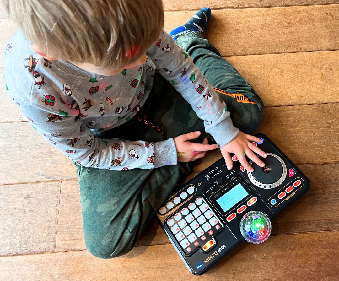 VTech Kidi DJ Mix - Stéfani gets fit