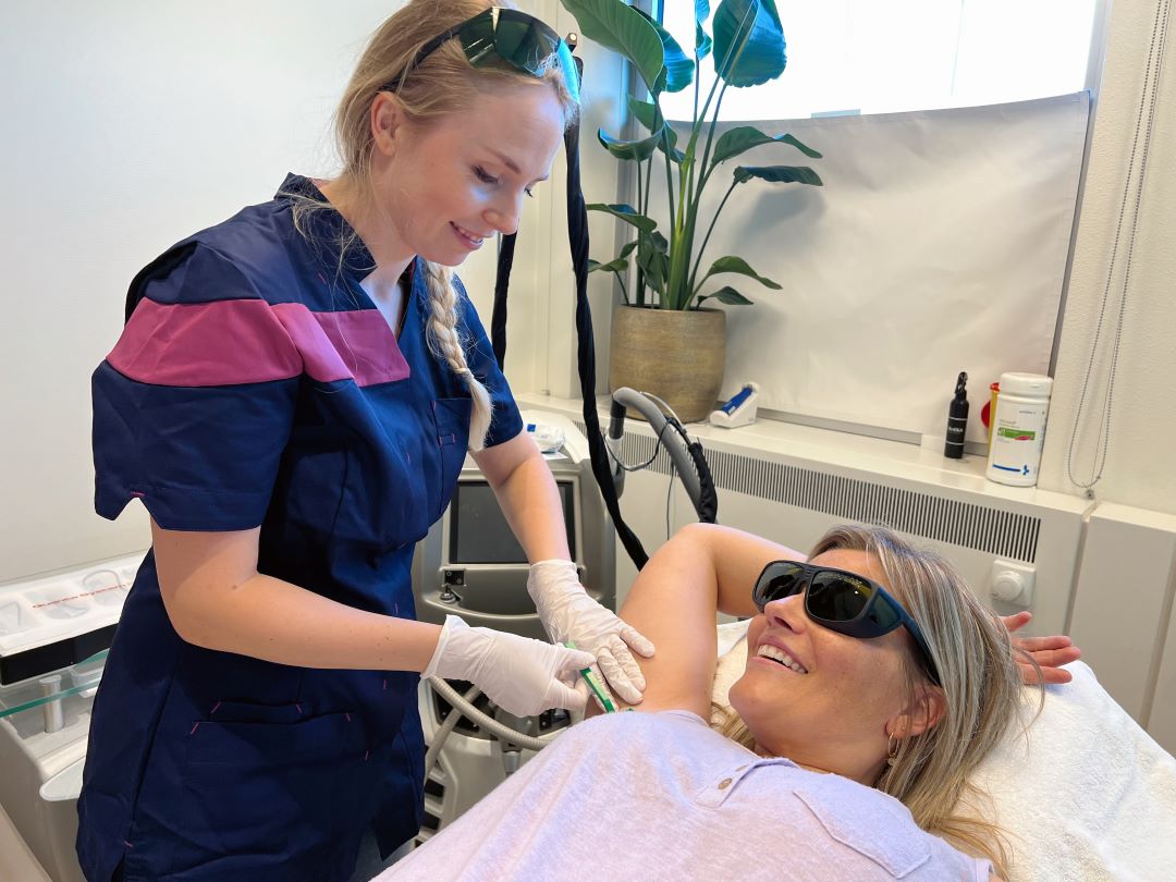 Haarvrije oksels door laserbehandeling - Stéfani gets fit